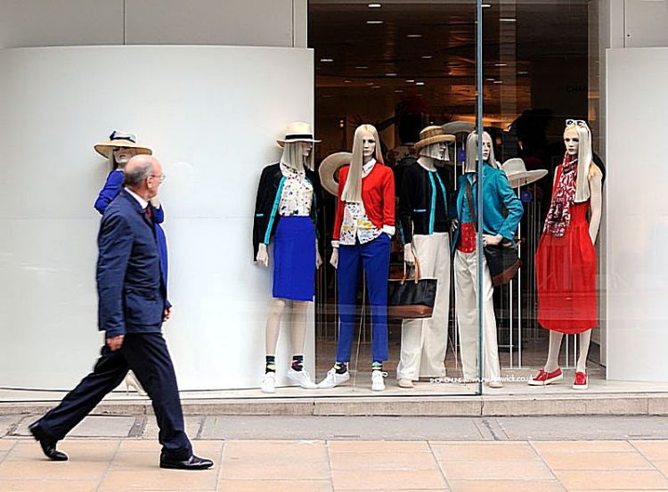 Glass Display Ideas for Your Retail Store - my fashion life