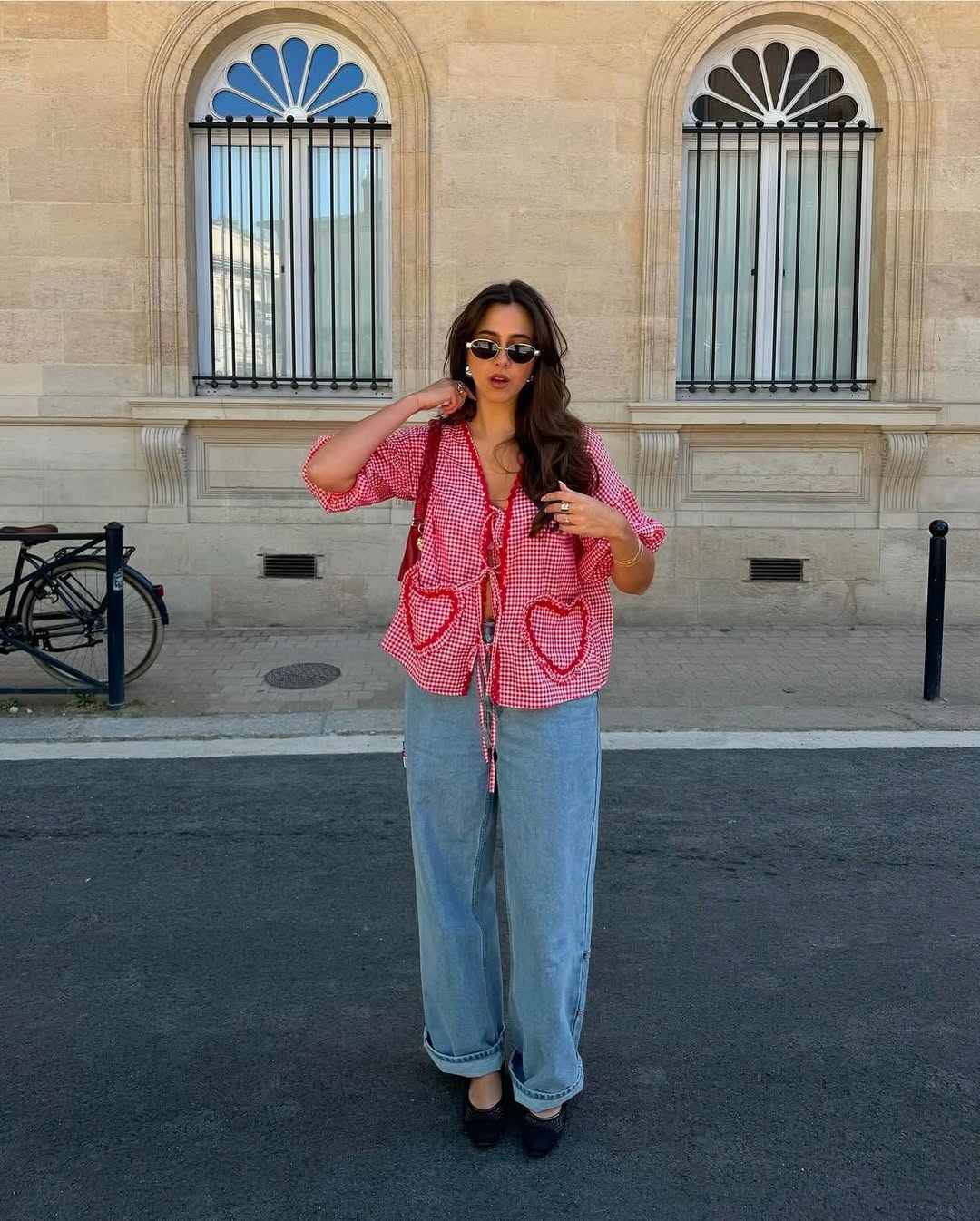 How To Dress Like A French Woman (AND Classic French Outfit Ideas)