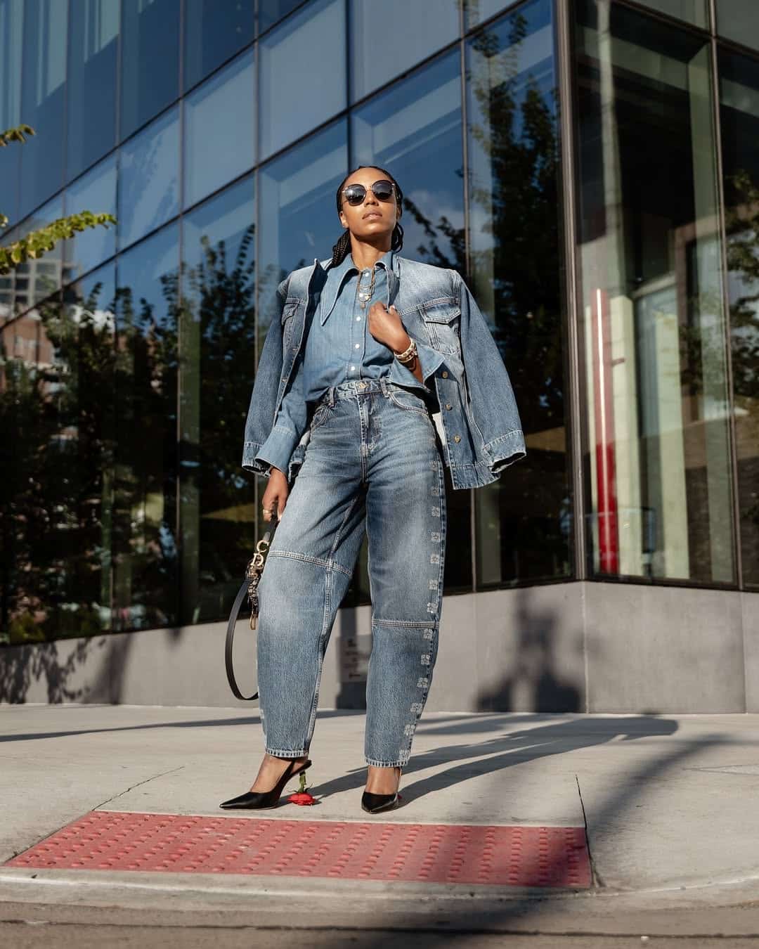 You Won't Believe How Easy It Is To Style Barrel Jeans For Spring (AND ...