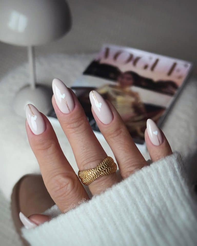 I'm Obsessed With These Super Chic Minimalist Nails!