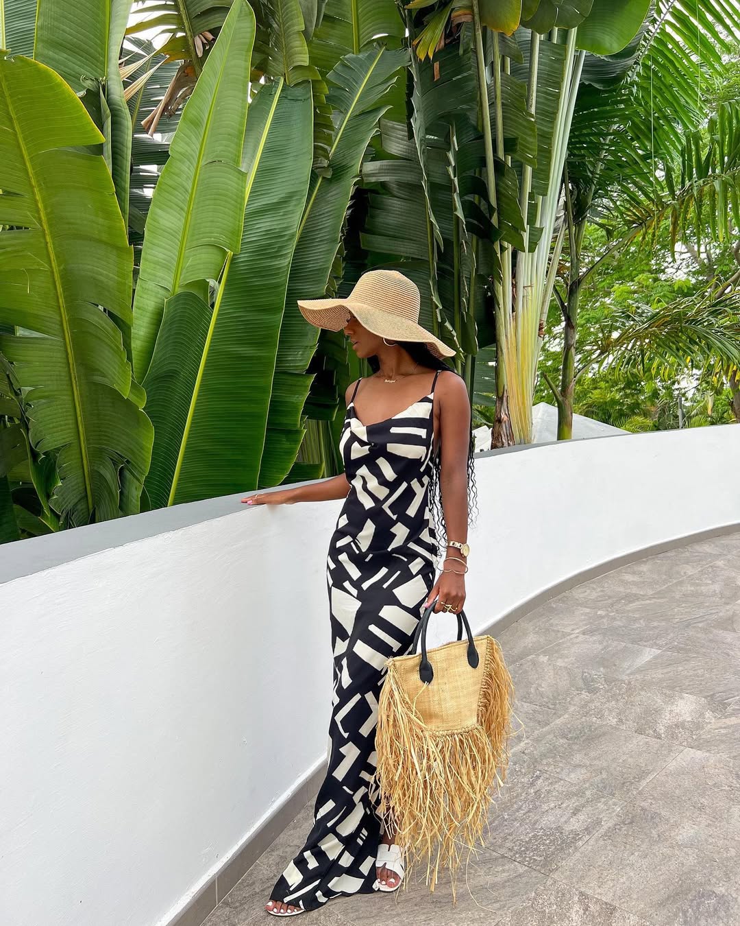 25+ Stylish Beach Vacation Outfits For The Perfect Resort Wear Look