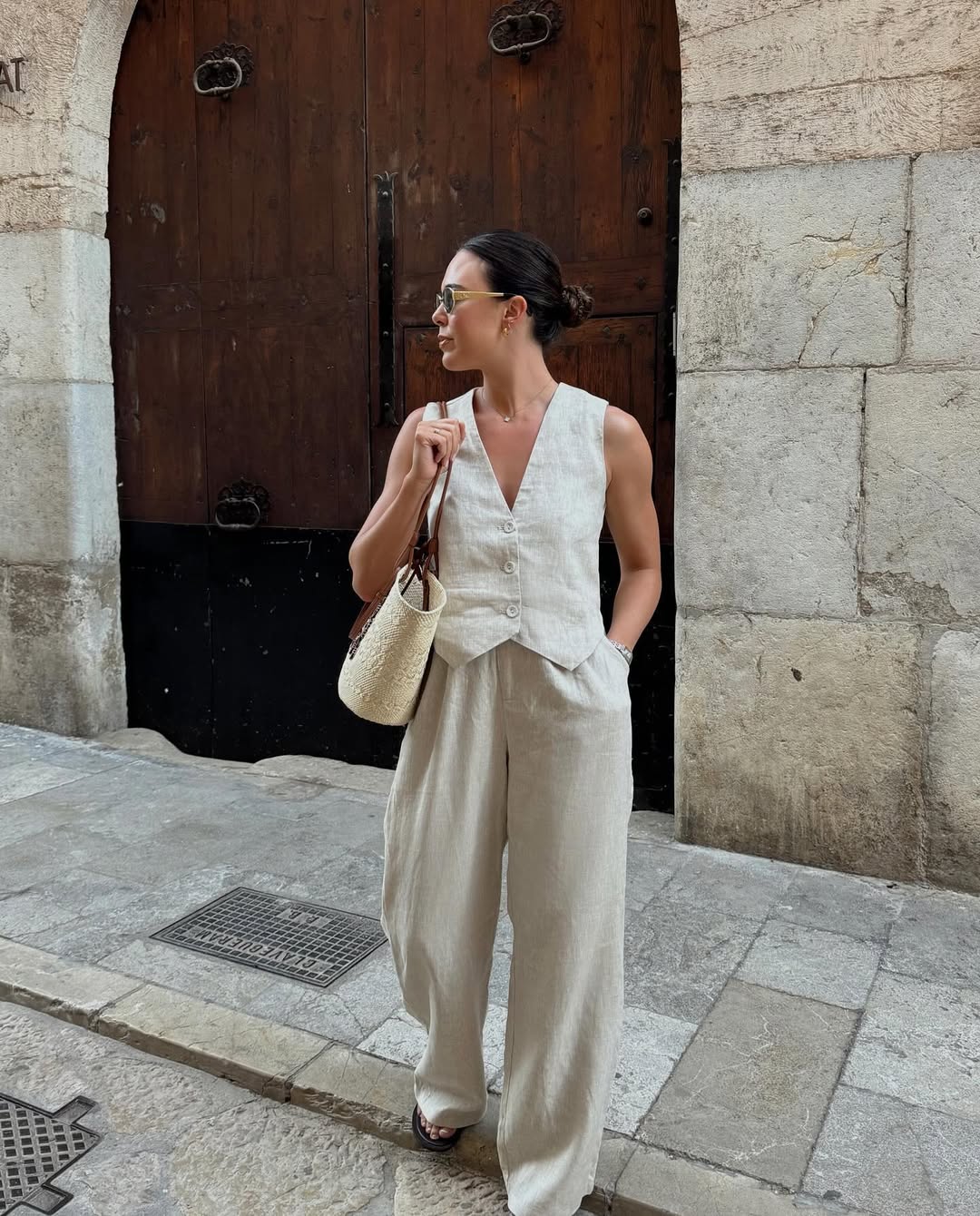 Linen Pants Style Ideas to Keep You Cool Yet Classy