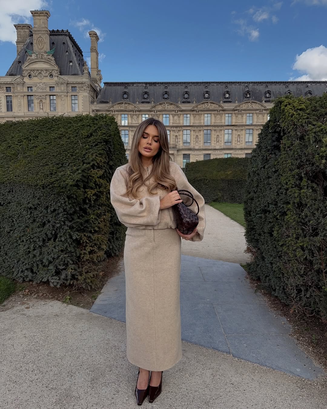 Transform Your Long Skirts From Frumpy to Fabulous With These Styling Tips!