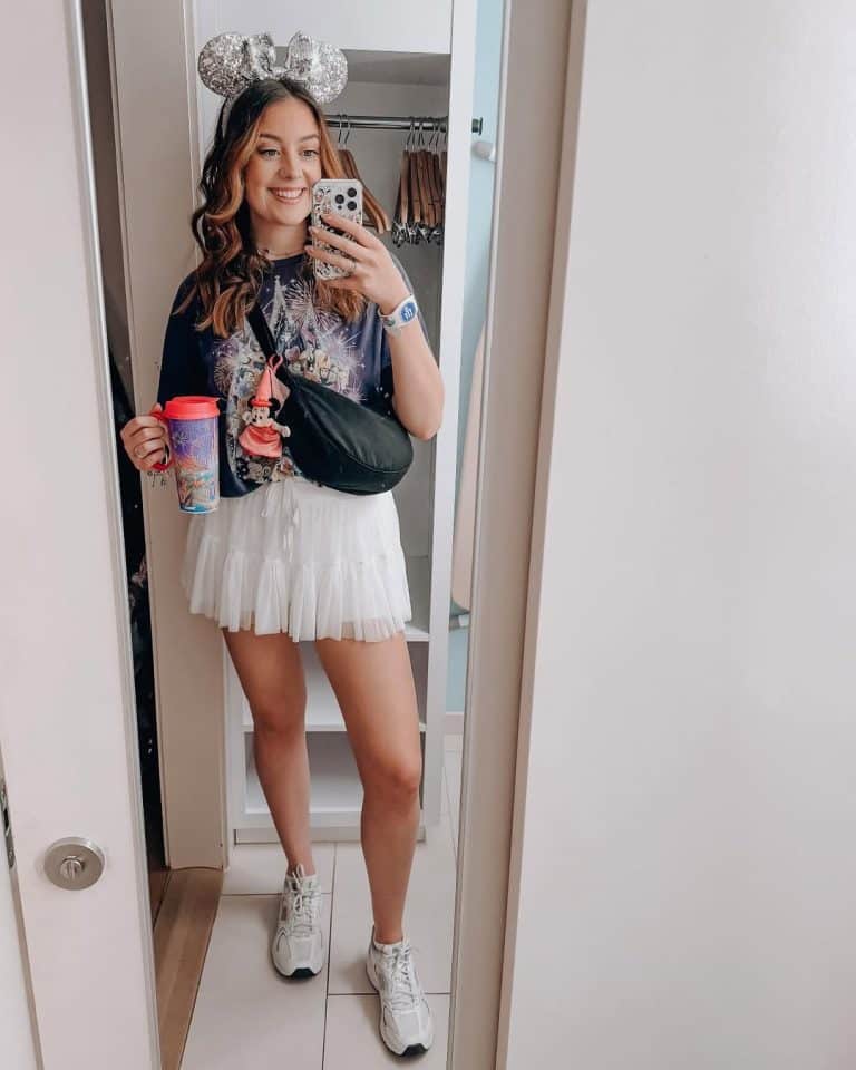 19+ Disney Mom Outfits That Are Cute and Practical